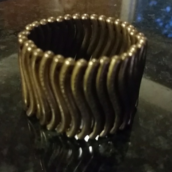 Metal Pointu's | Jewelry | Metal Pointus Antique Gold Tone Metal ...